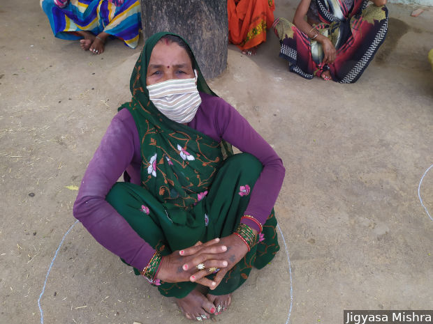 In 7 UP districts, no screening at borders, no physical distancing ...